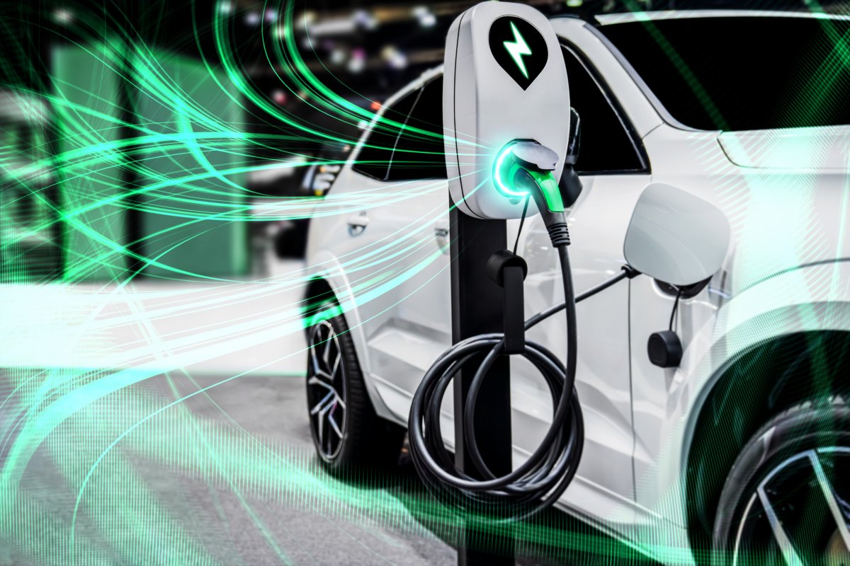 The Debate Over Hybrids and Electric Vehicles - Blog - Famewheels